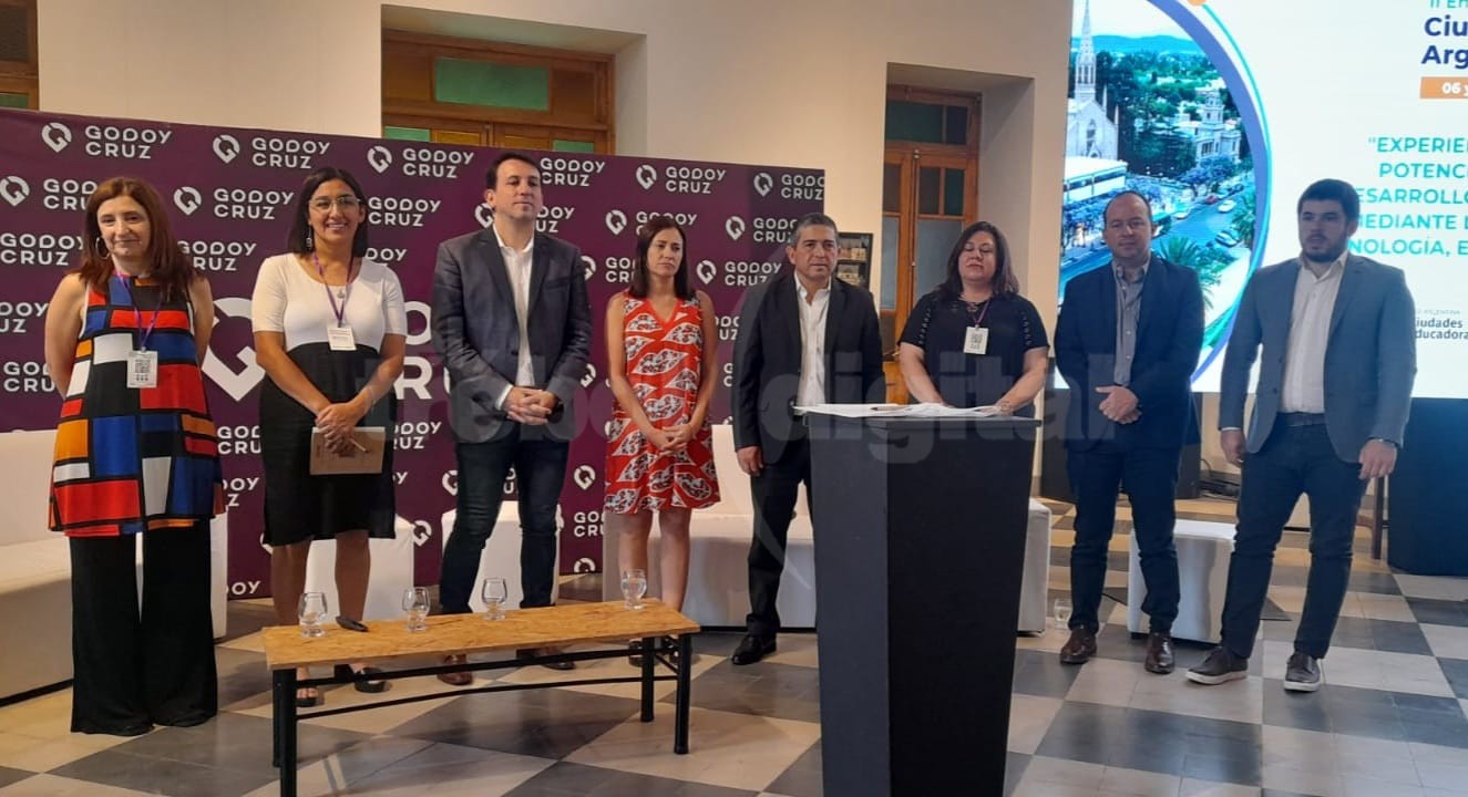 La intendente participó de la 2da Reunión de la Red Argentina de ...